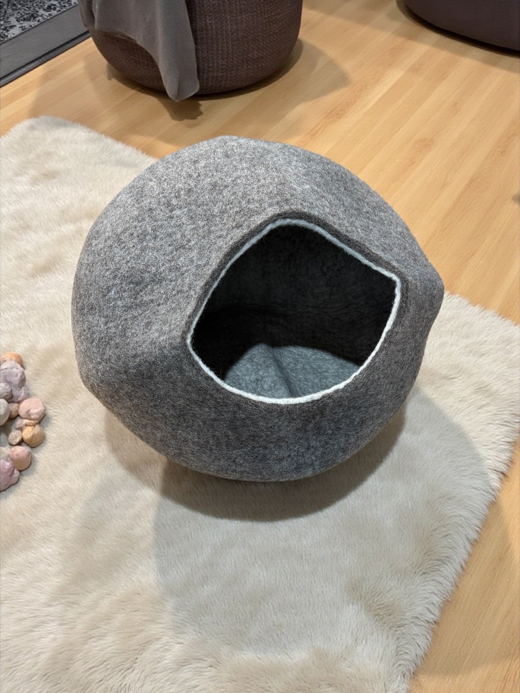 Brown felted wool cat cave – Shopology
